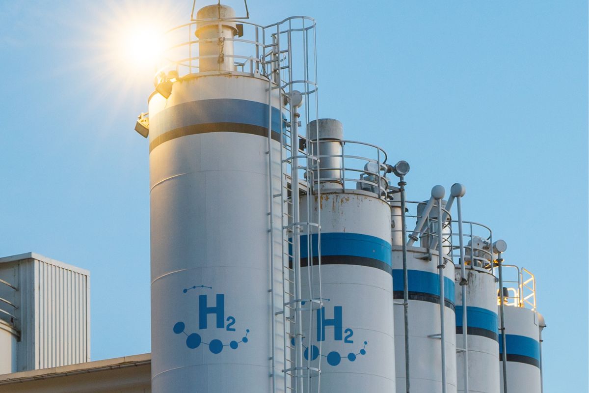 Next Gen Green Hydrogen Tech Splits Water Using Concentrated Solar H2