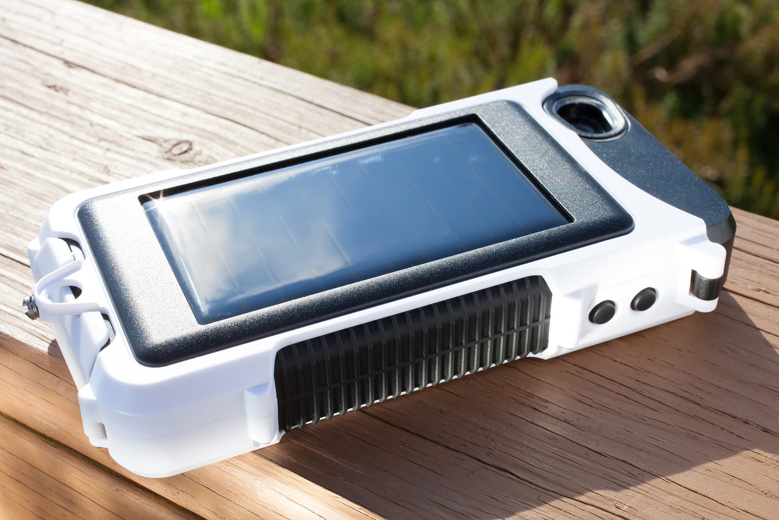 Solar Powered Smartphone Battery Cases - Hydrogen Fuel News