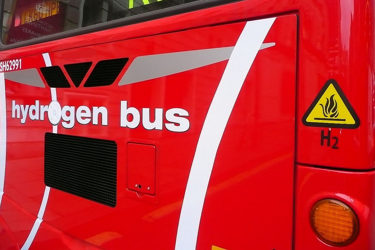 Sentient Labs unveils first fuel cell bus developed in India – Hydrogen ...