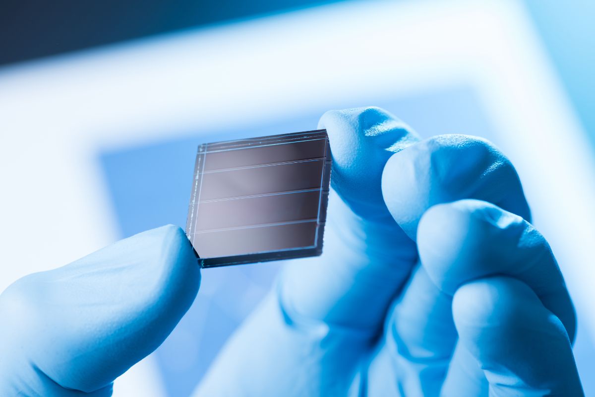 Researchers convert solar energy into hydrogen fuel for storage ...