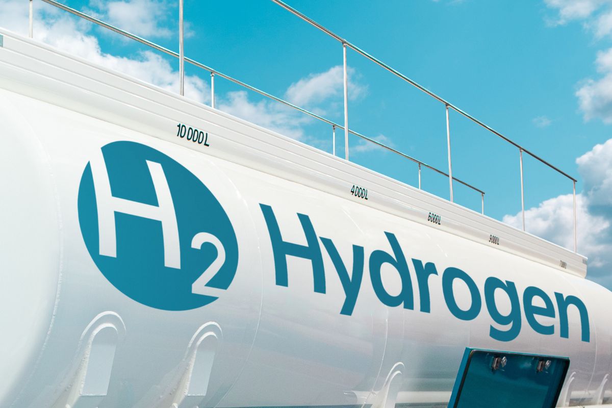 Green Ammonia Used In New Ship Design To Supply And Store Hydrogen - H2 ...