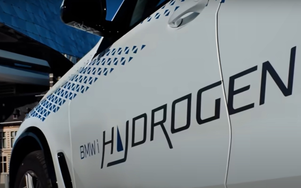 Unlike Other Automakers, BMW Isn’t Shying Away From Hydrogen Vehicles ...