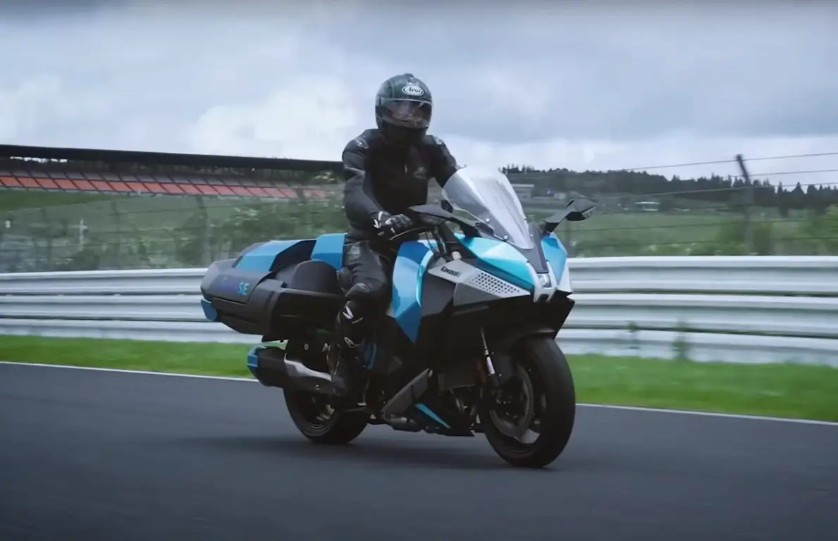 Kawasaki Makes History with ICE Hydrogen Motorcycle Demo at Suzuka ...